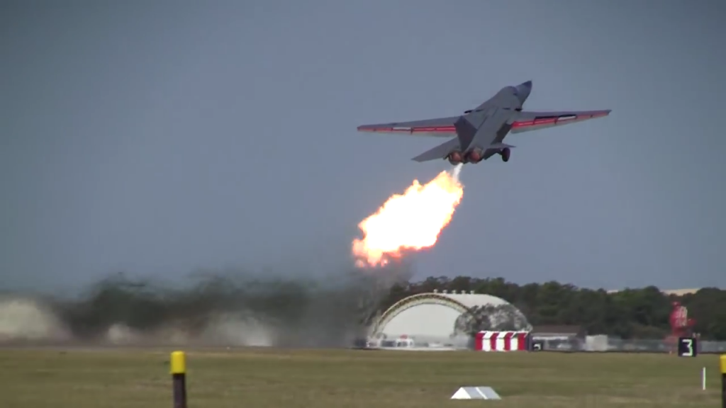 VIDEO: RAAF F-111 Display – Military Aviation Review