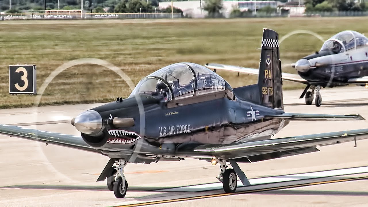 VIDEO: US Air Force T-6A Texan II “Elephant Walk” at Randolph AFB ...